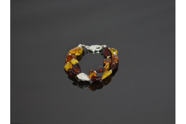 DER BERNSTEIN | Ein Armband mit einem 925er Silberklumpen (verkauft)